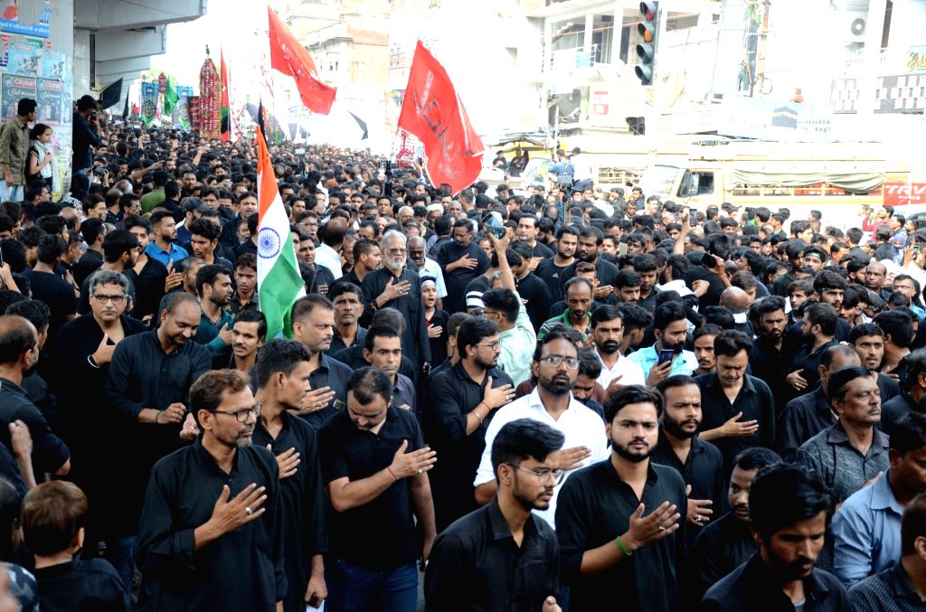 : Lucknow: Muslim devotees mourn as they participate in the Chehlum ...