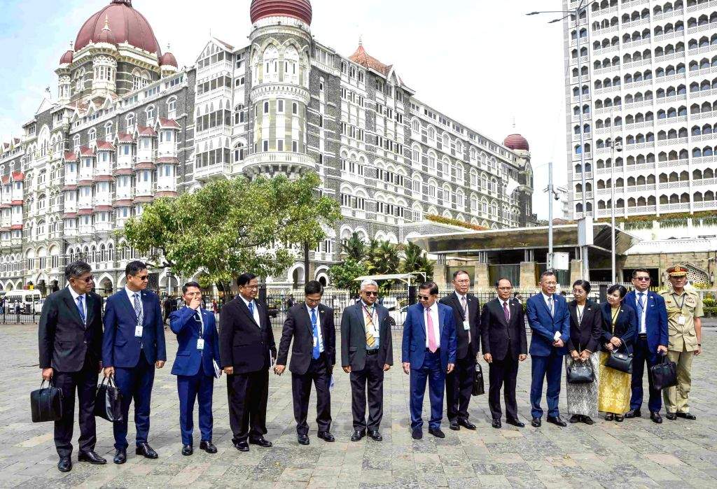 Myanmar President Visits Gateway of India