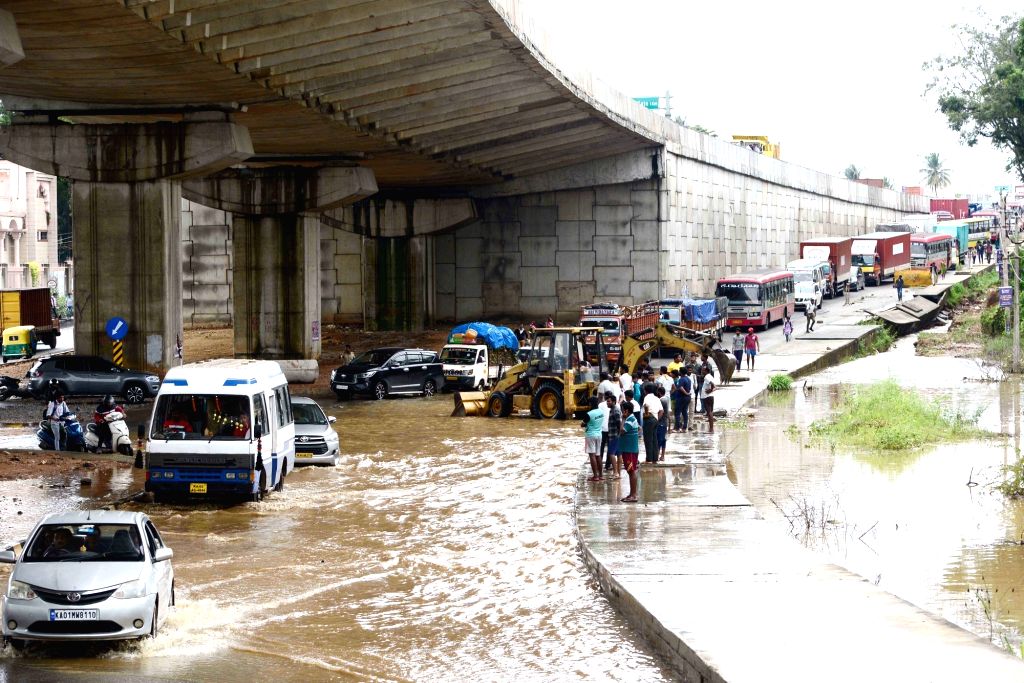 Mysore : Traffic jam at Mysore Highway due to flood