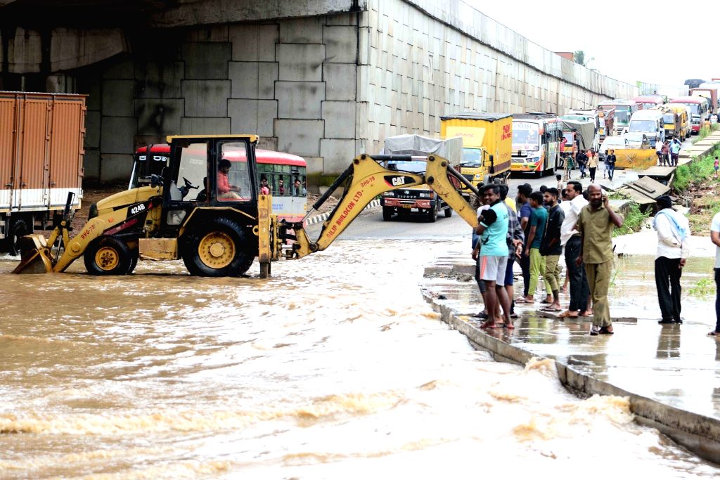 Mysore : Traffic jam at Mysore Highway due to flood
