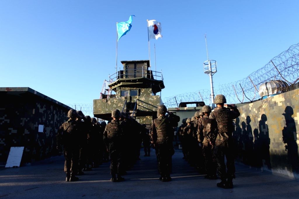 N.Korean troops seen at empty border guard posts: Sources