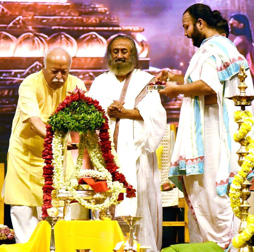 RSS chief Mohan Bhagwat with Sri Sri Ravi Shankar at Somnath ...
