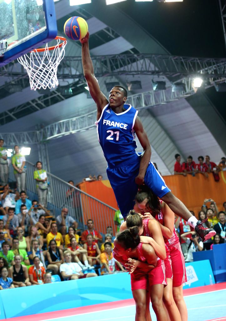 Men's dunk contest final of basketball at the Nanjing 2014 Youth ...