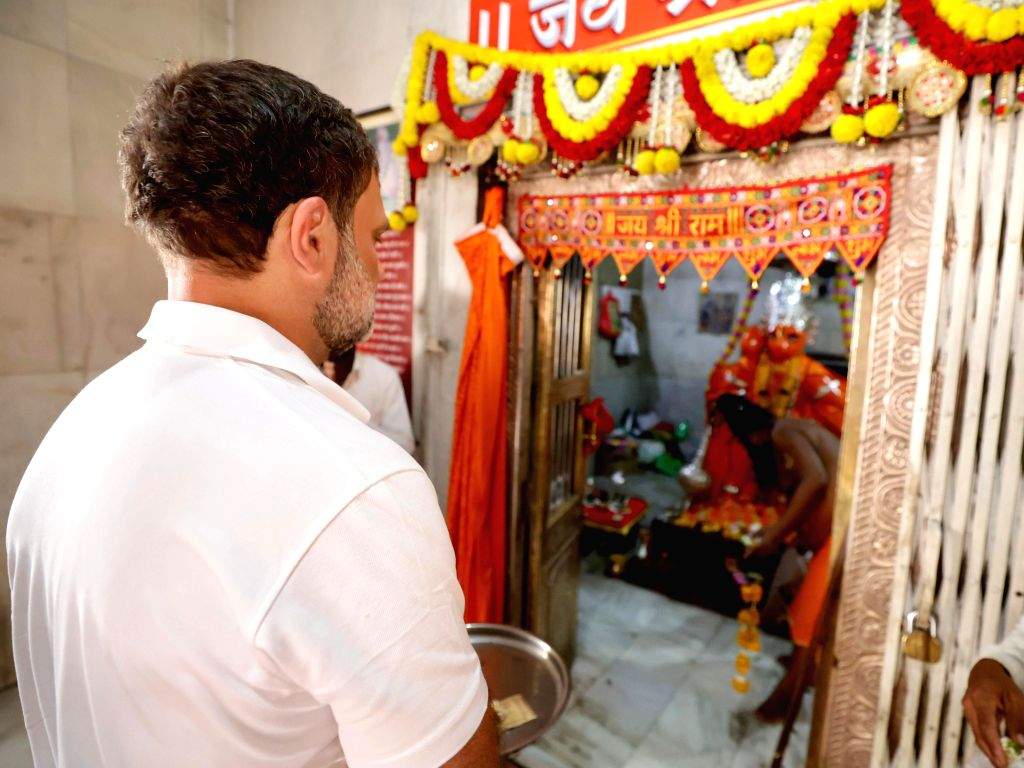 Nashik : Congress leader Rahul Gandhi offers prayer at the Hanuman temple