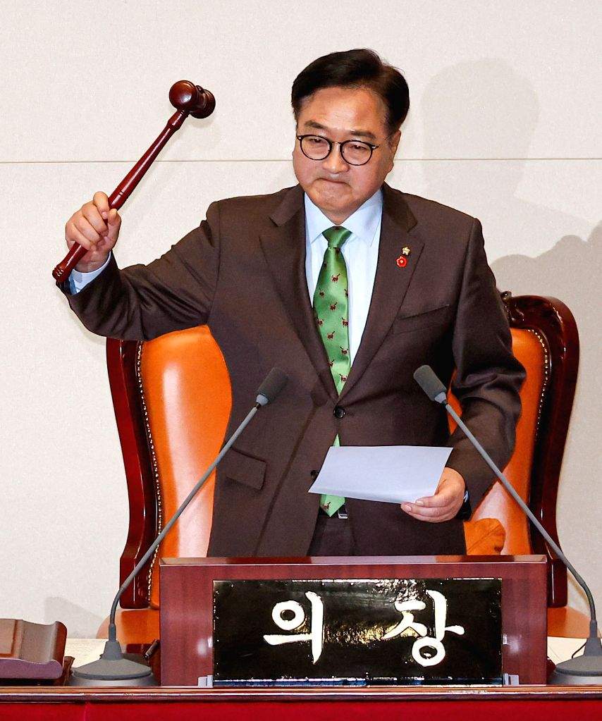 National Assembly Speaker Woo Won-shik declares the passage of an ...