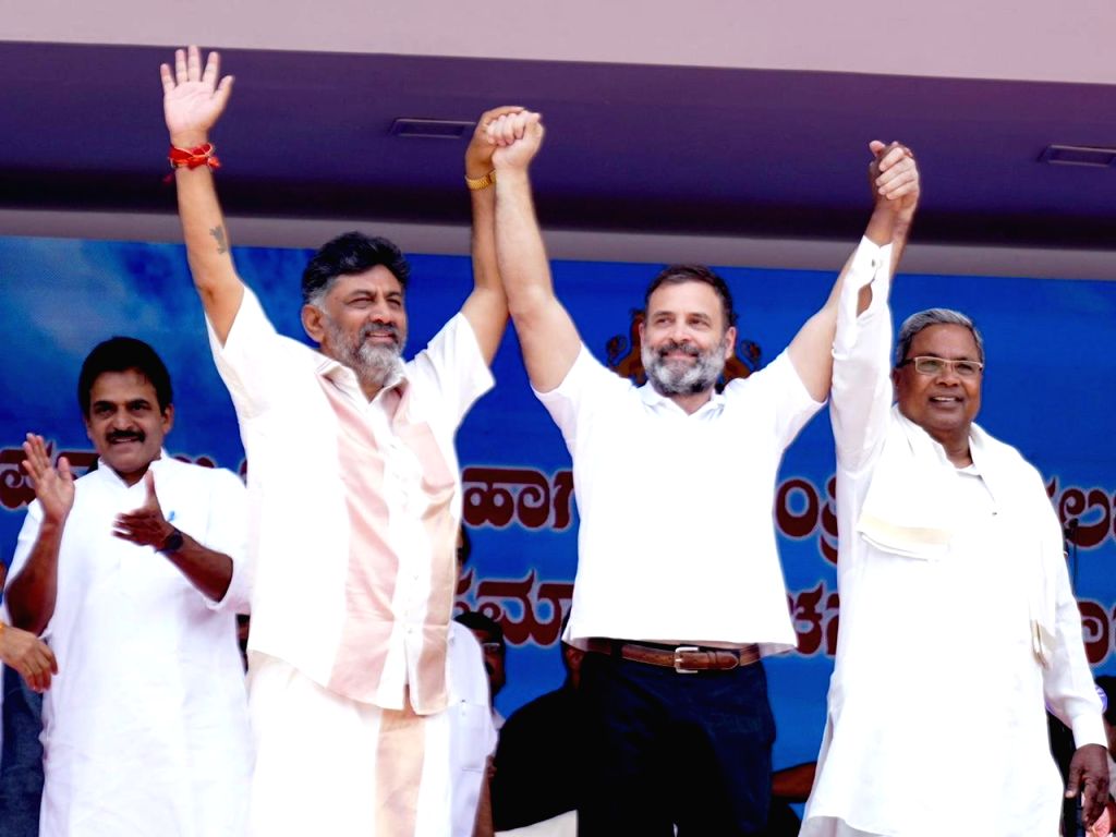 Free Photo : National leaders showing solidarity