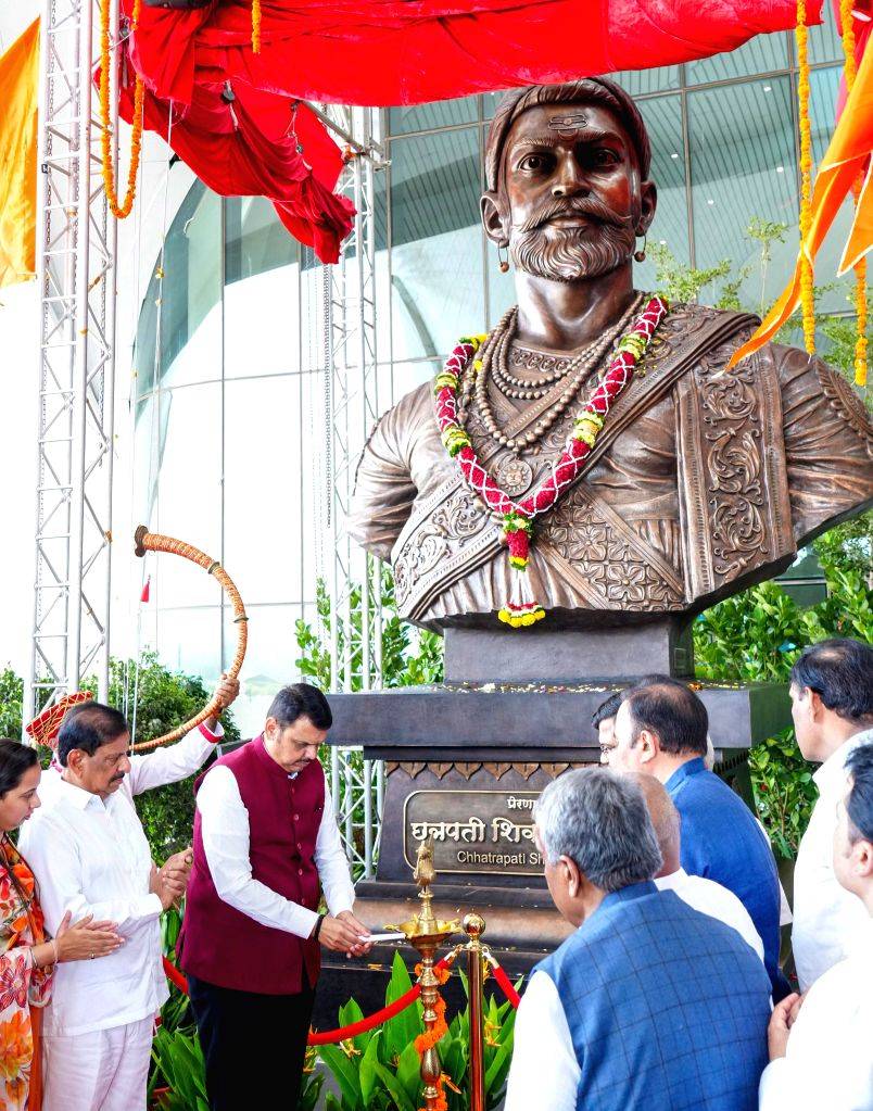Navi Mumbai: Devendra Fadnavis unveils statue of Chhatrapati Shivaji ...