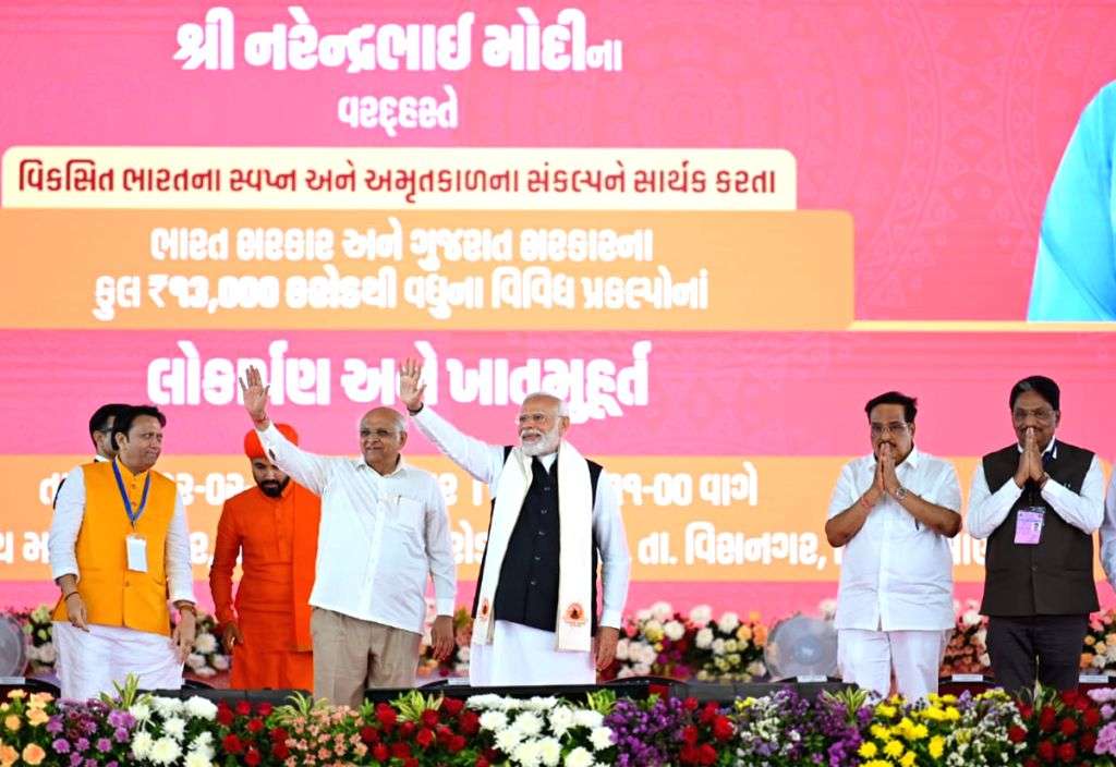 Navsari : Prime Minister Narendra Modi during the foundation laying ...