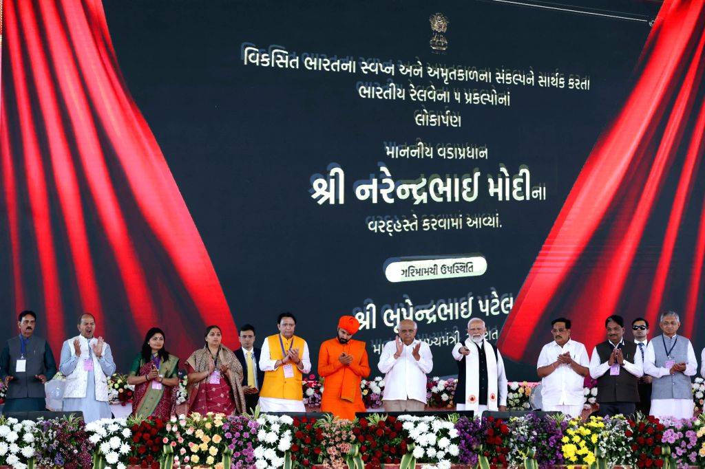 Navsari : Prime Minister Narendra Modi during the foundation laying ...