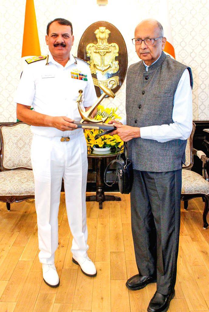 Navy Chief meets MIMO pioneer Paulraj to discuss defence tech