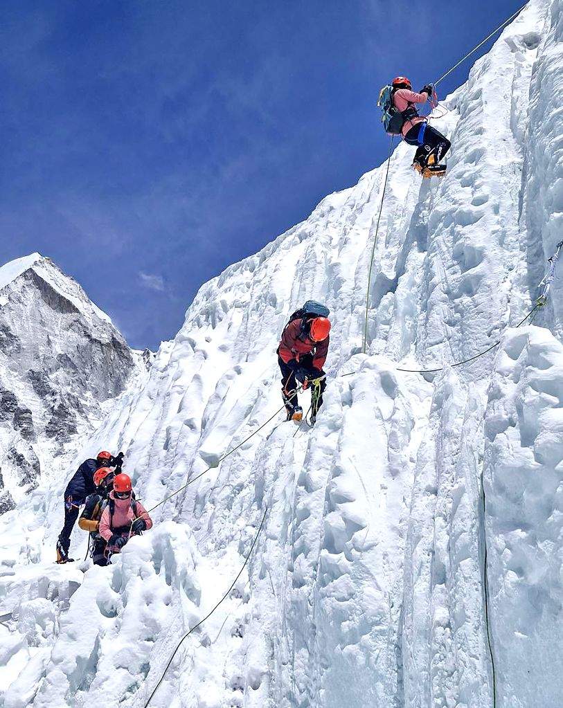 NCC Cadets Scale Mt. Everest and Hoists Tricolour