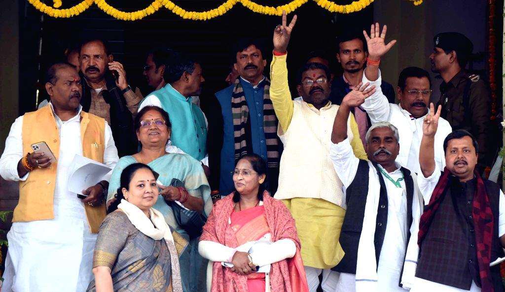 NDA MLA's flash victory sign after prove the trust vote Bihar Chief ...