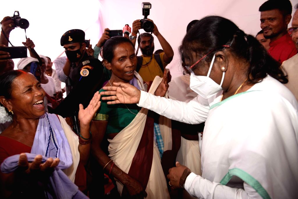 NDA's presidential candidate Draupadi Murmu being welcomed