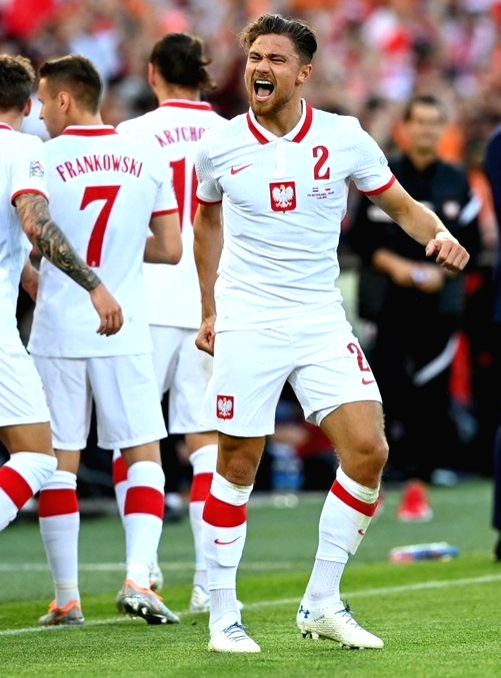 Netherlands come from behind to draw with Poland