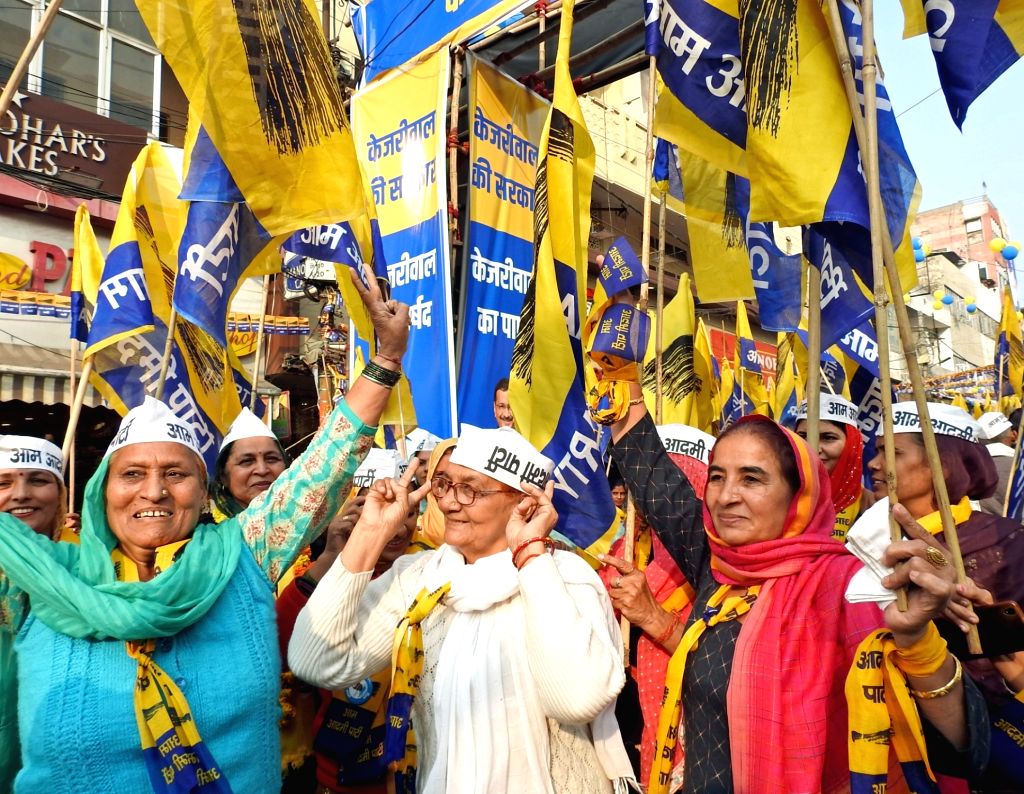 Kejriwal's roadshow draws massive crowd; CM promises corruption-free MCD