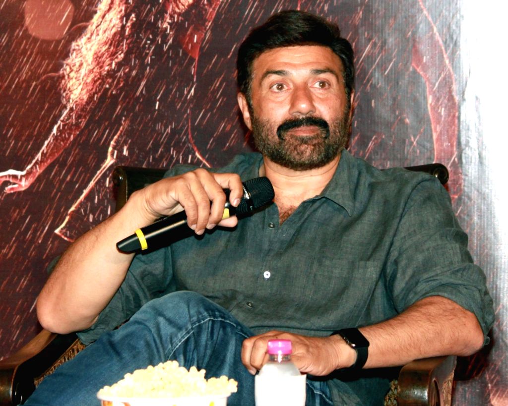Sunny Deol shares tips for budding actors