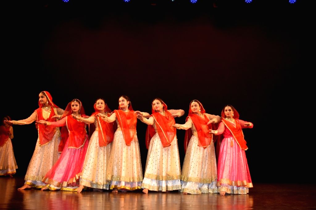 Over 100 dancers take to stage in Kathak event