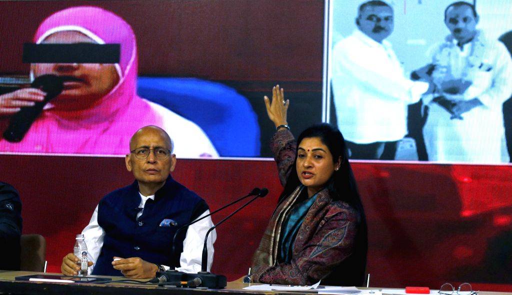 New Delhi : Congress leaders Abhishek Singhvi and Alka Lamba during a ...