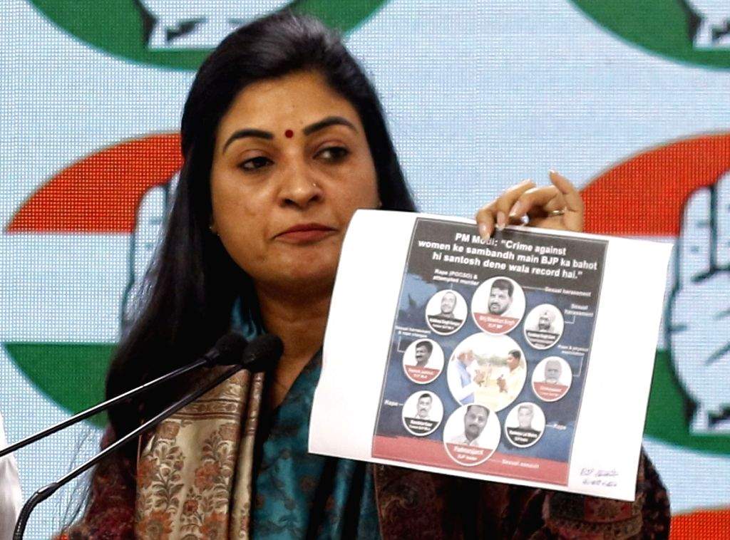 New Delhi : Congress leaders Abhishek Singhvi and Alka Lamba during a ...