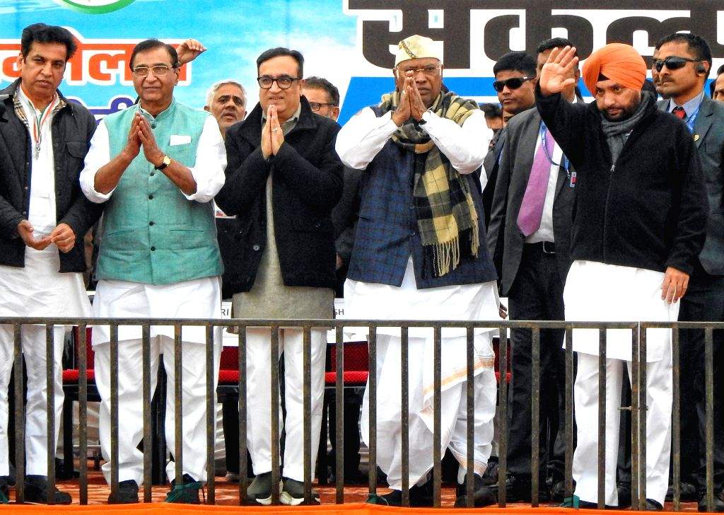 New Delhi : Congress president Mallikarjun Kharge addresses the 'Nyay ...