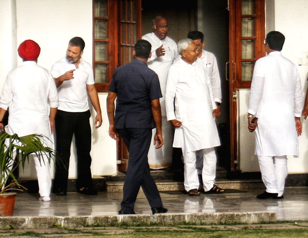 'Mission 2024': Nitish meets Kharge, Rahul; Oppn meet's date, place to ...