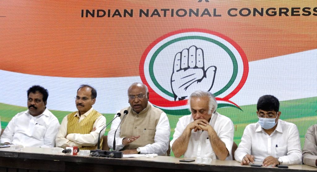 New Delhi : Congress senior leaders addresses press conference at party ...