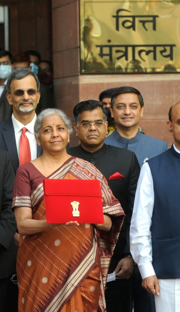 :New Delhi:Finance Minister Nirmala Sitharaman, center, shows annual ...