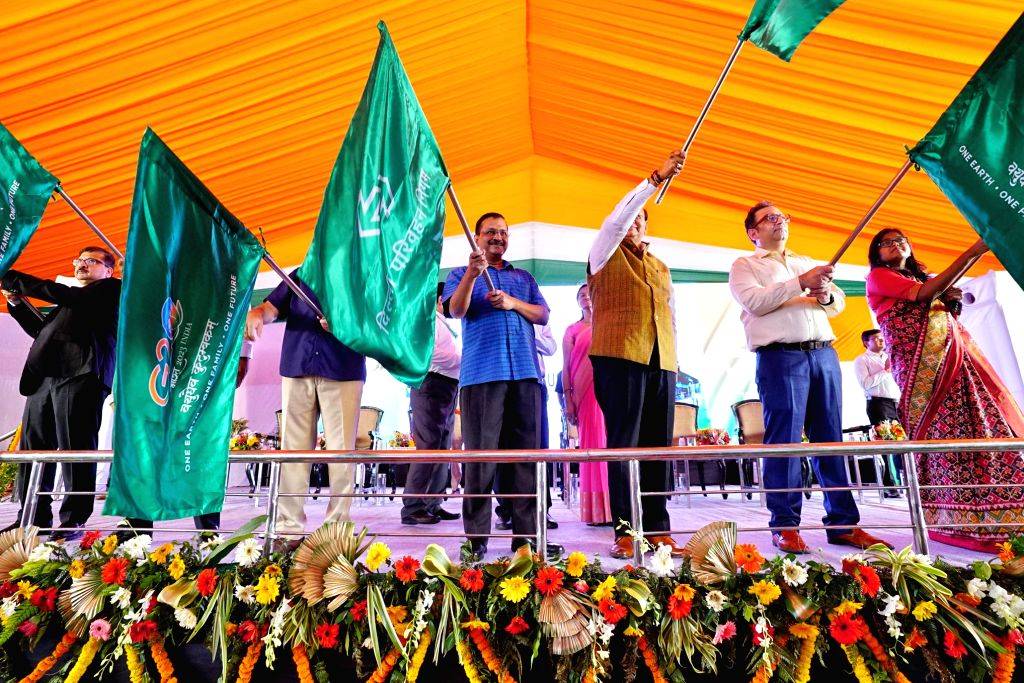 New Delhi : Flagging off ceremony of 400 new electric buses.