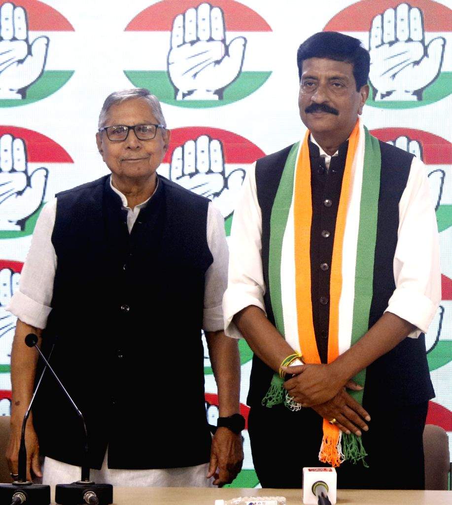 New Delhi : Former IPS officer Karuna Sagar joins Congress Party