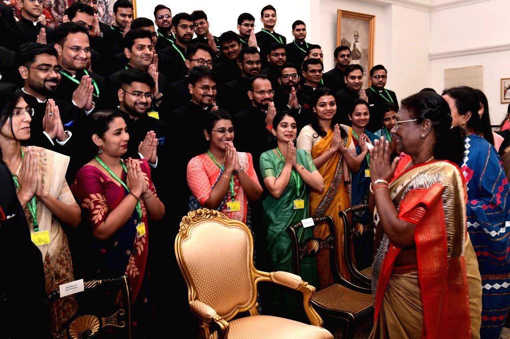 New Delhi : IAS officers of 2021 batch called on President Droupadi ...