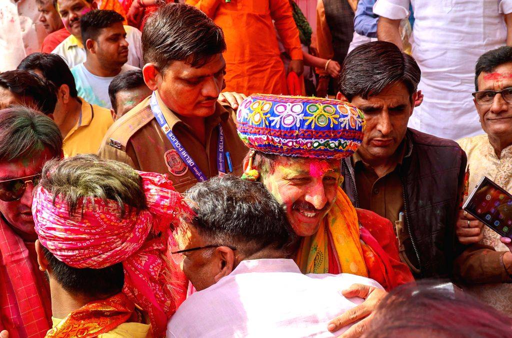 New Delhi : Manoj Tiwari hosts Holi Milan programme