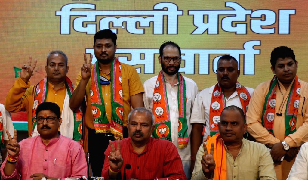 New Delhi : People from different political parties join BJP in the ...