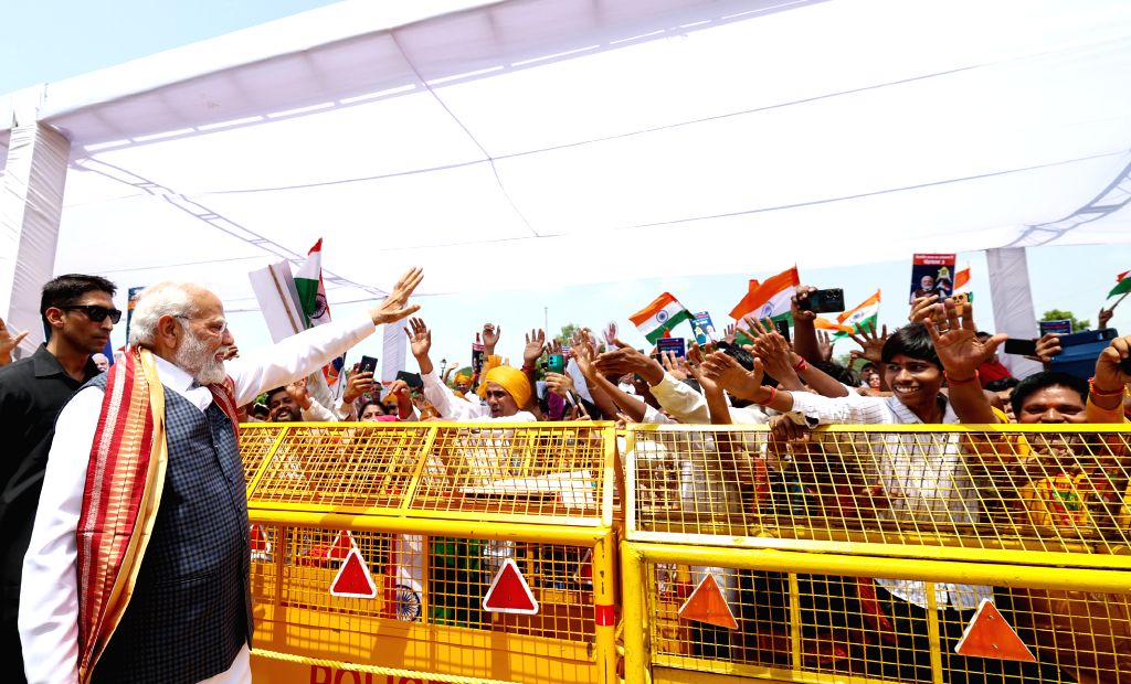 New Delhi : PM Modi being welcomed upon his arrival