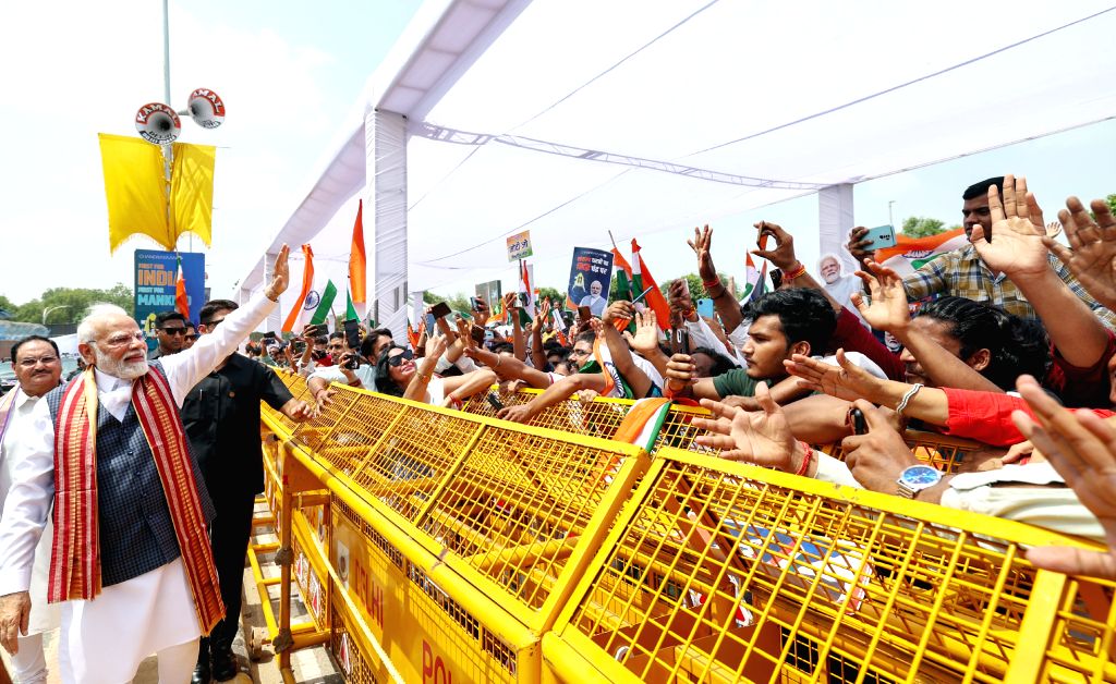 New Delhi : PM Modi being welcomed upon his arrival