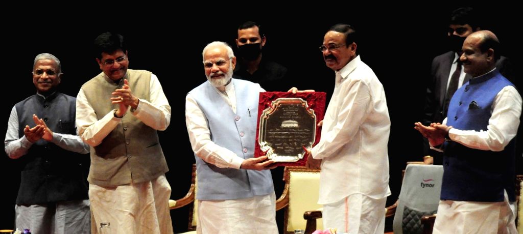 New Delhi:Prime Minister Narendra Modi felicitated Outgoing Vice ...