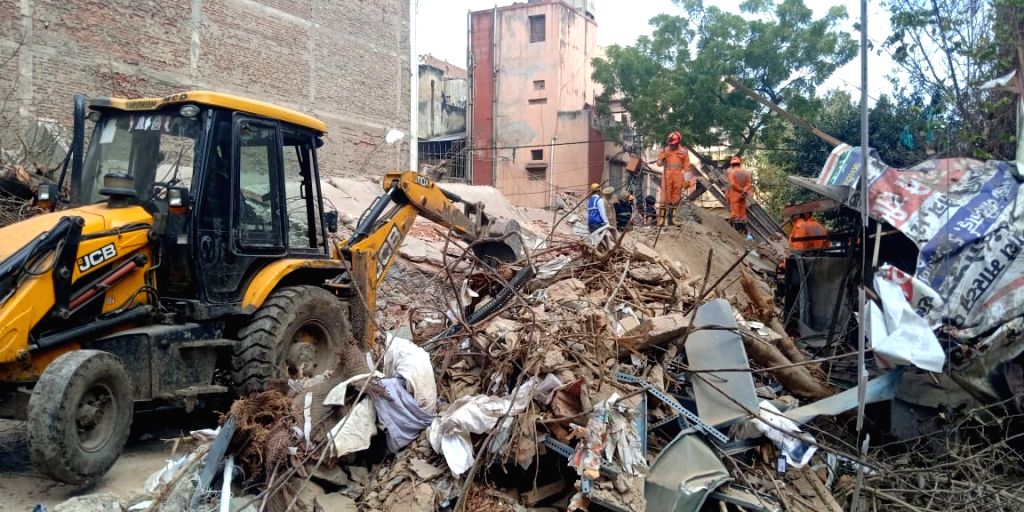 2 dead, 3 injured in Delhi building collapse