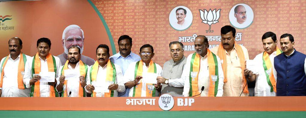 New Delhi : Telangana BRS leaders join BJP in the presence of BJP ...