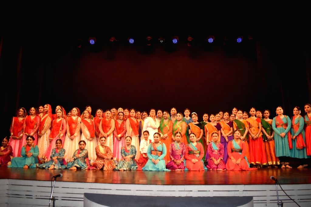 Over 100 dancers take to stage in Kathak event