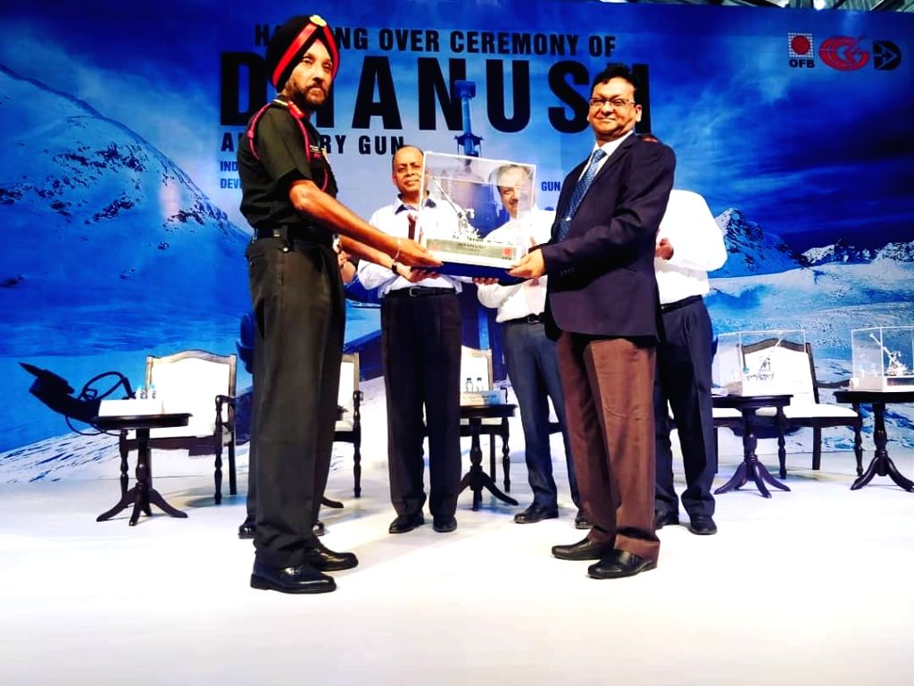 Army gets 'desi' Bofors in home-made Dhanush howitzer