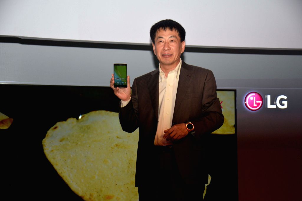 LaG launches curved Smartphone
