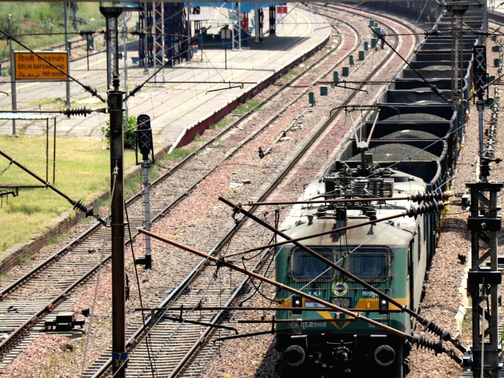 New Delhi : Train carrying coal reached Delhi after the coal shortage