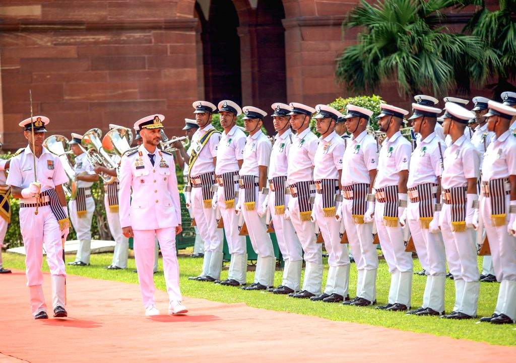 UAE Naval Commander Receives Guard of Honour