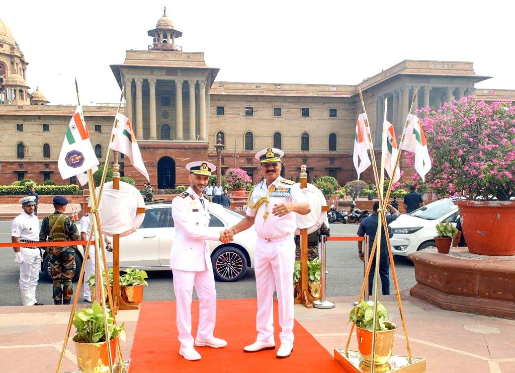 UAE Naval Commander Receives Guard of Honour