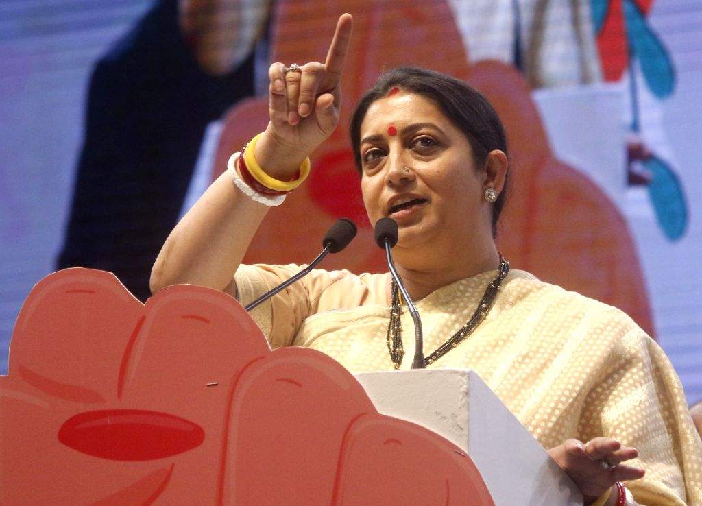 New Delhi : Union Minister Smriti Irani attends the 'Lakhpati Didi ...