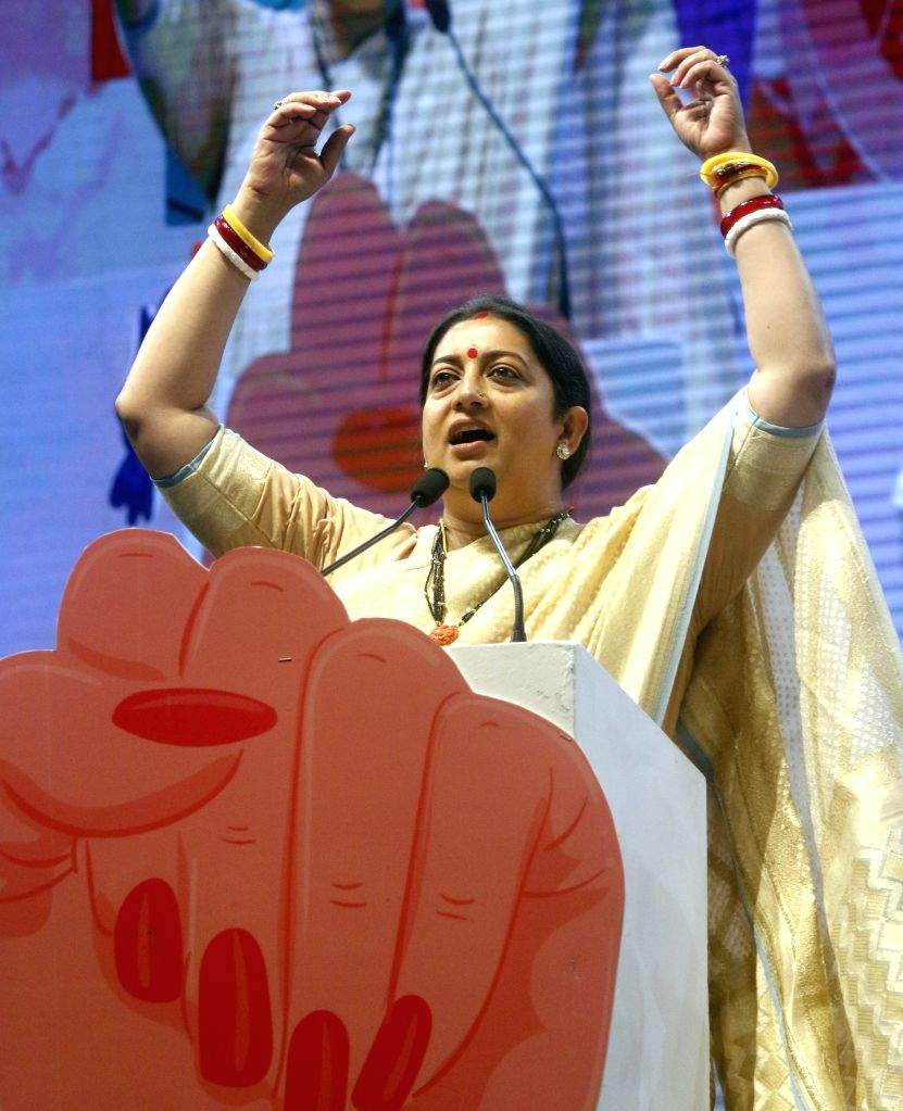 New Delhi : Union Minister Smriti Irani attends the 'Lakhpati Didi ...