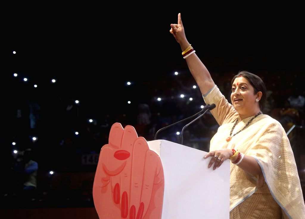 New Delhi : Union Minister Smriti Irani attends the 'Lakhpati Didi ...