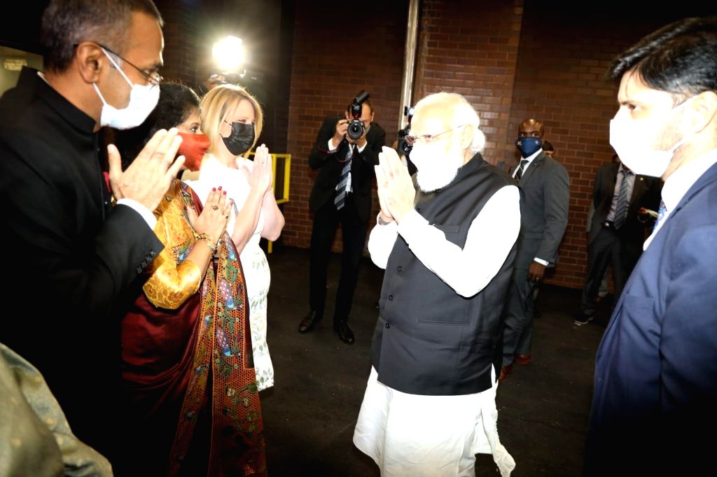 New York : Prime Minister Narendra Modi interacts with people in New ...