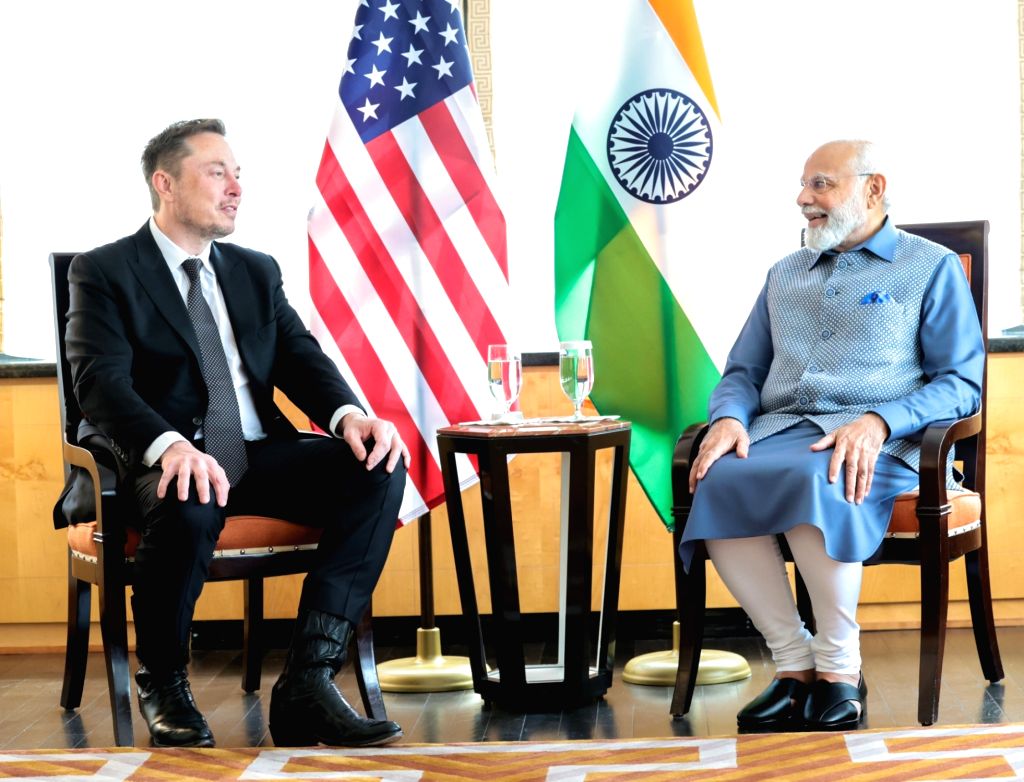 : New York: Prime Minister Narendra Modi meets Tesla and SpaceX CEO ...