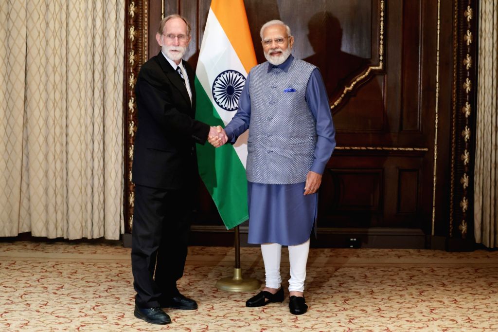 : New York: Prime Minister Narendra Modi meets with Nobel laureate, Dr ...