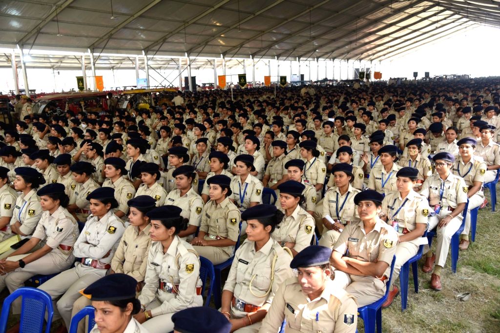 Patna : Newly joined Bihar Police personnel during the distribution of ...